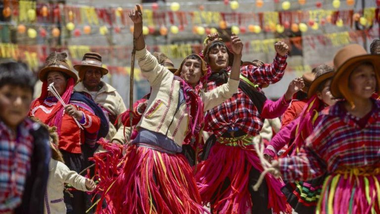 La magia de los carnavales peruanos refleja folklore, identidad y ...