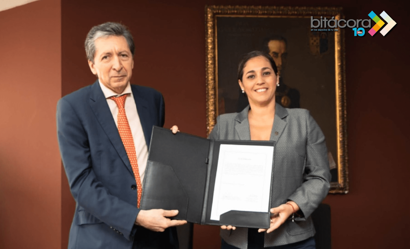 La Biblioteca Nacional del Perú recibe donación de libros ...