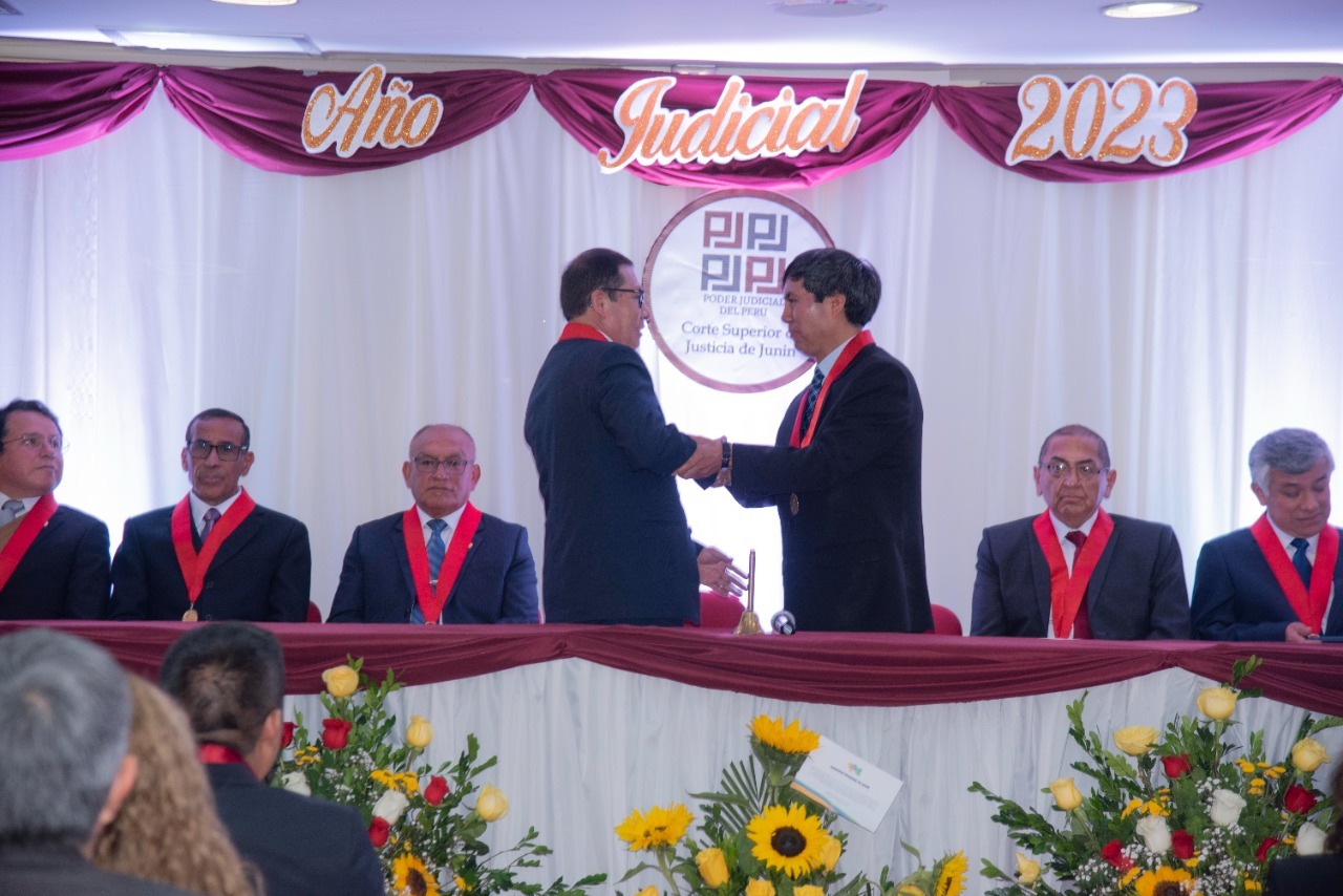 El Dr. Cleto Quispe Paricahua asume presidencia de la Corte Junín ...