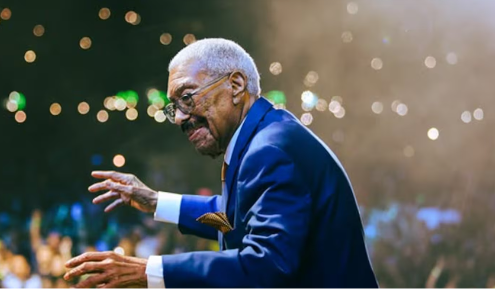 Rafael Ithier, de 98 años, brilla en el escenario del Estadio Nacional ...